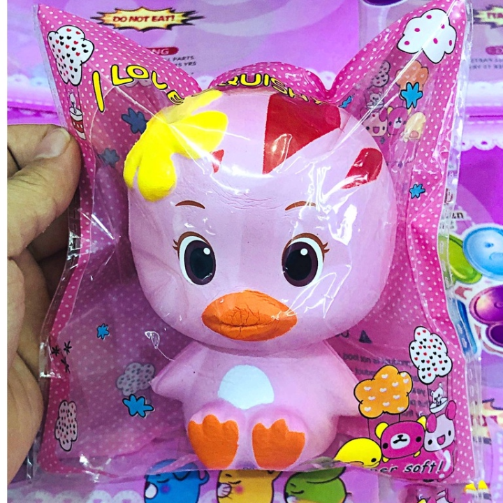 Squishy Lớn JUMBO Hình vịt con màu hồng đeo châm vàng Đồ Chơi Xốp Giảm ...
