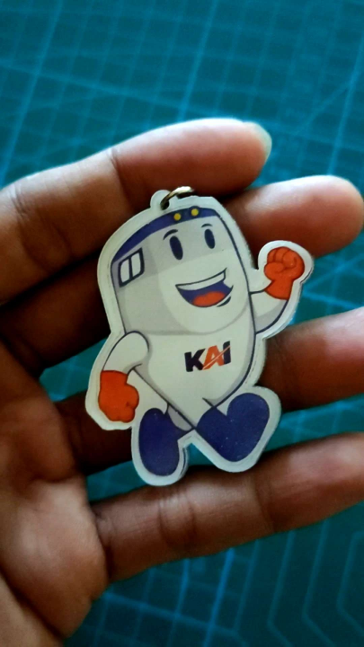 gantungan kunci akrilik maskot si loko kai kereta api Indonesia ...