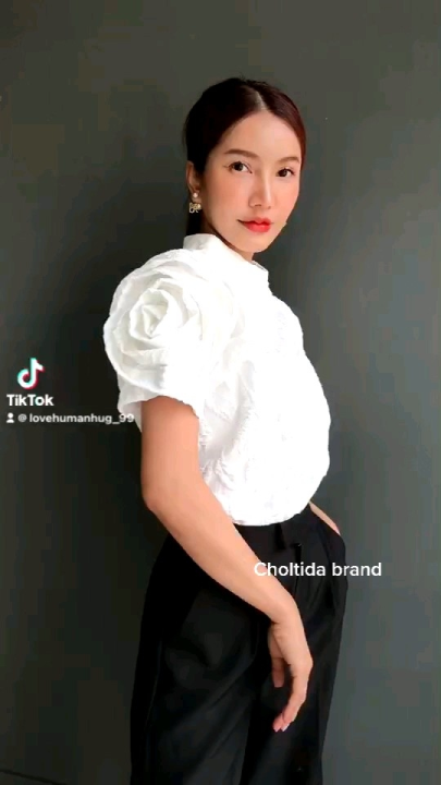 เสื้อแขนกุหลาบ คอกลม ลายใบไม้ choltida | Lazada.co.th