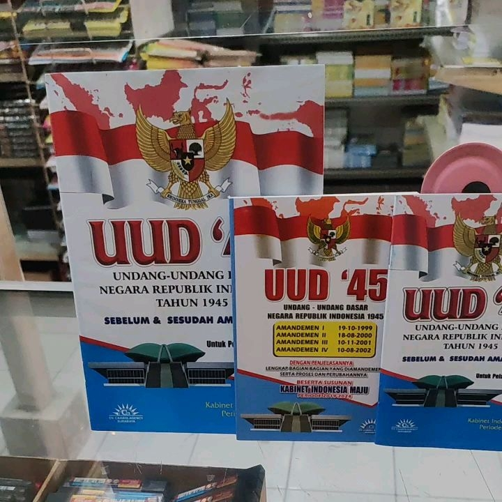 UUD 45 sebelum dan sesudah Amandemen Besar atau kecil. UUD terbaru ...
