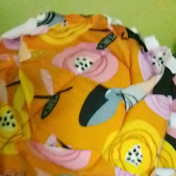 Rugs/Basahang bilog 5 pesos each makapal at malaki. | Lazada PH