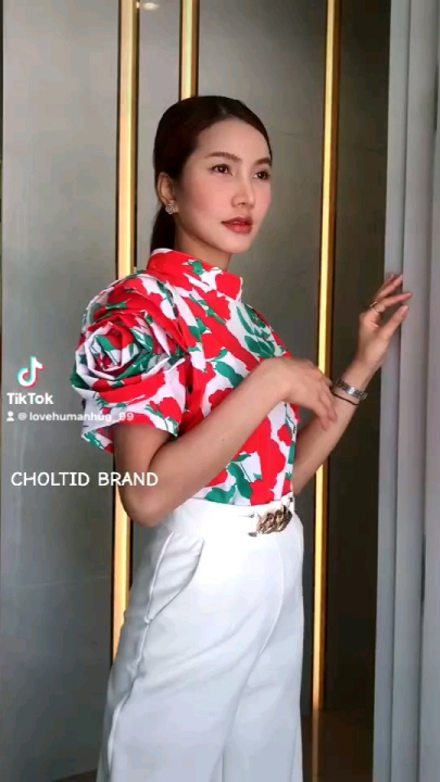 Cho ov เสื้อแขนกุหลาบ เสื้อแขนสั้น เสื้อลายดอก เสื้อคอกลม เสื้อผ้าไหมอิตาลี่พิมพฺลาย เสื้อแฟชั่น ...