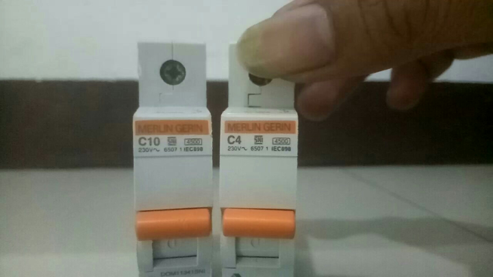 mcb murah meriah merk Merlin gerin C4/C10 daya 900 dan 2200watt ...