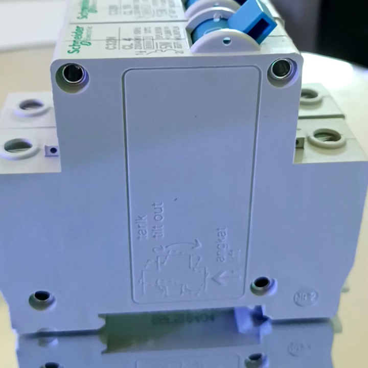 MCB BIRU MULTI 25A MERLIN GERIN 25 AMPERE A PLN 25A SPLN BREKER PEMUTUS ...