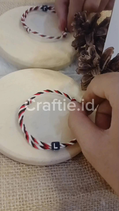 Gelang Tali Tridatu Inisial Huruf Dadu Bahan Tali Tridatu Premium Khas ...