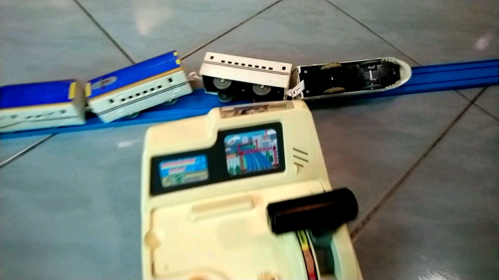 Tomy Plarail รถไฟบังคับด้วยรีโมท IR | Lazada.co.th