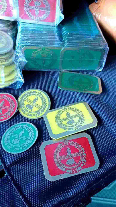 Tanda topi Pramuka putra mika bijian - Merah-hijau-kuning | Lazada ...