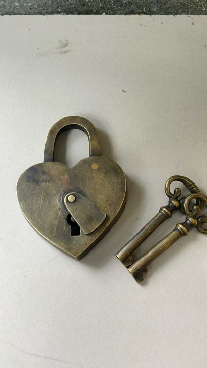 Gembok Kunci Pintu Rumah Kuningan Antik Motif Love 1 pcs | Lazada Indonesia