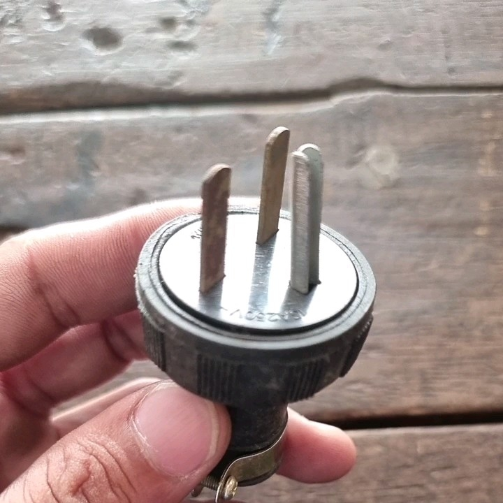 colokan listrik generator 1000 watt steker listrik 1000 watt model kaki ...