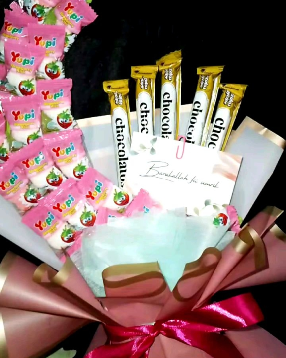 Buket bulan sabit/ buket permen yupi/ buket chocolatos/ buket viral ...