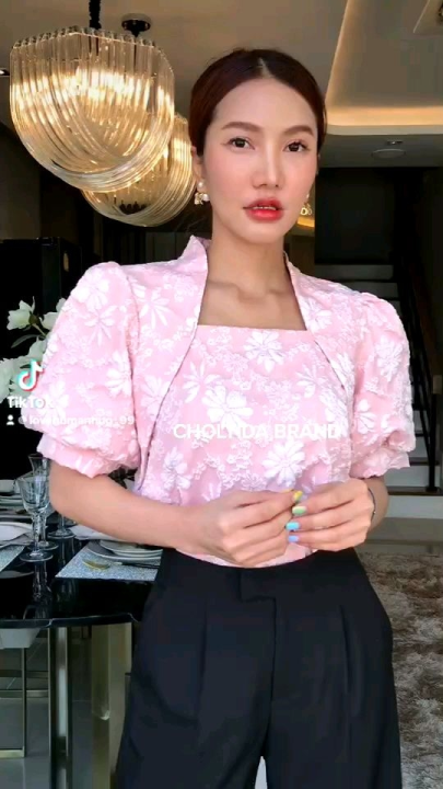 Cho on เสื้อผ้าลายดอกนูน เสื้อคอปีน เสื้อคอเหลี่ยม เสื้อแขนสั้น เสื้อผ้า Jacgard รุ่น ZARA TOP ...