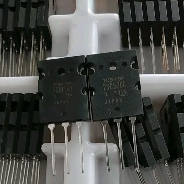 ( satu set ) TRANSISTOR TOSHIBA 2SC5200 2SA1943 SERI 714 LOT 714 , TRANSISTOR TOSHIBA C5200 ...