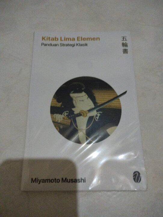 kitab lima elemen panduan strategi klasik by miyamoto musashi | Lazada ...