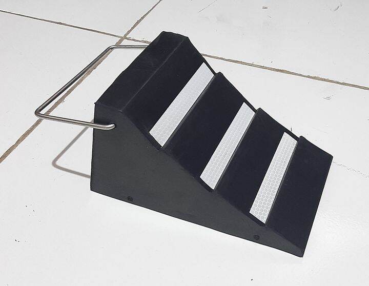 Karet Ganjal Ban Mobil | Rubber Wheel Chock | Karet Penahan Roda Mobil ...