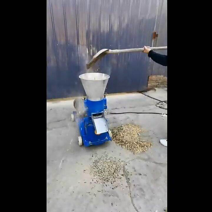 automatic breeding granulator straw crushing granulator Feed pellet machine household wet and ...