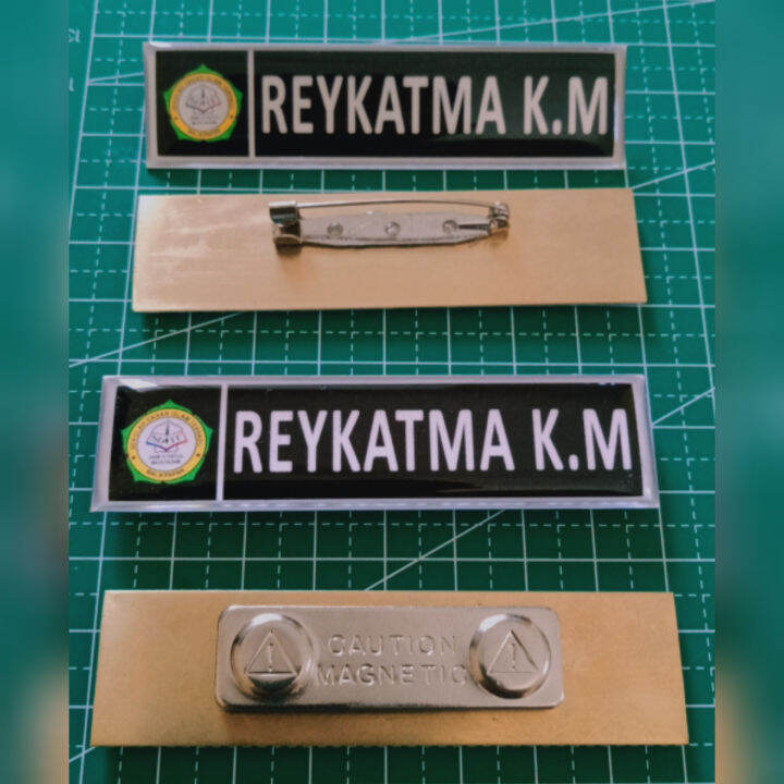 Pin logo Name tag papan nama kuningan peniti/magnet custom | Lazada ...
