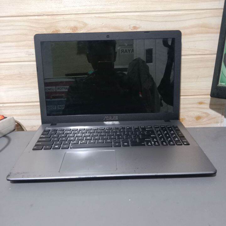 LAPTOP ASUS X550ZE A10-7400 4GB/1TB SECOND | Lazada Indonesia