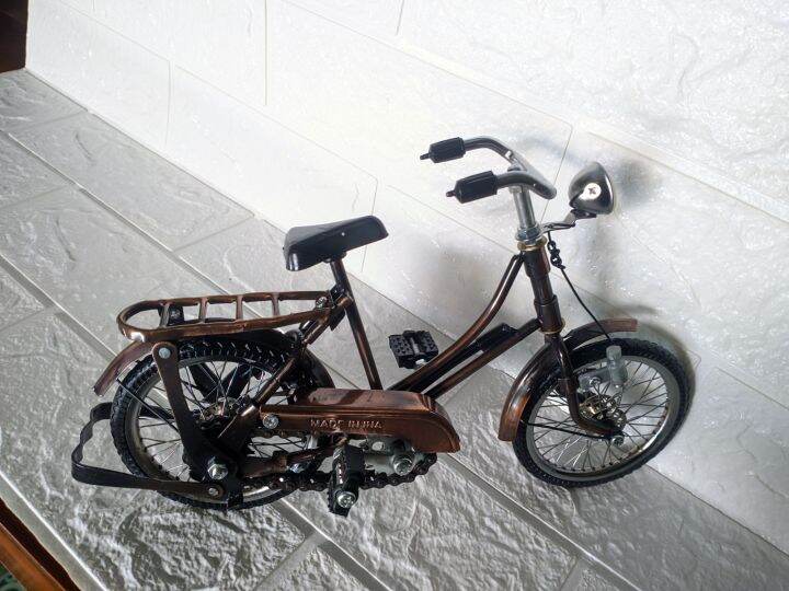 Miniatur sepeda ukuran sedang dari besi sangat mirip dengan aslinya ...