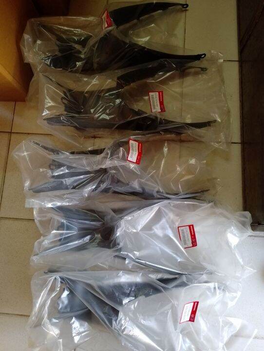 UBOX COVER XRM 110/125/RS 125/XRM 125 TRNITY(HONDA GENUINE PARTS)💞💞🇮🇹 ...