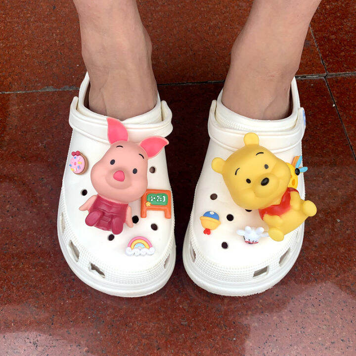 Crocs อุปกรณ์เสริมรองเท้ามีรูของตกแต่งรองเท้าลายการ์ตูนหมีพูห์น่ารักชุด ...