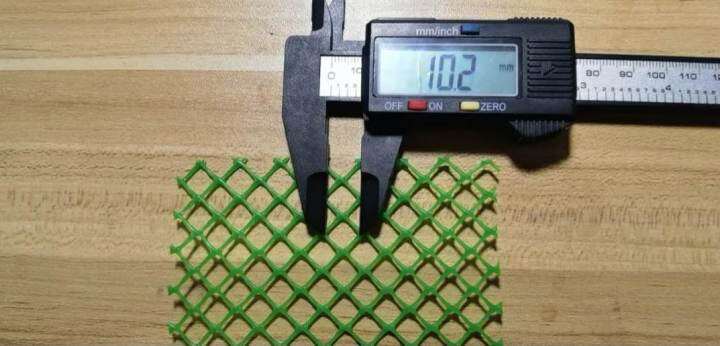 Plastic screen green color and can be used for poultry products ...