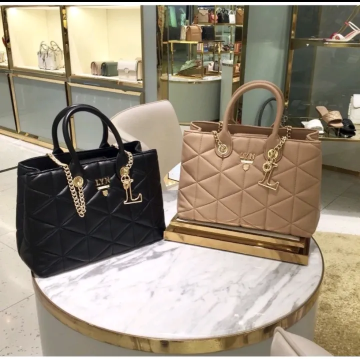 SALE ถูกมาก 💥LYNแท้ OUTLET ️รุ่น New Lyn UNM Portable Shoulder Bag Big ...