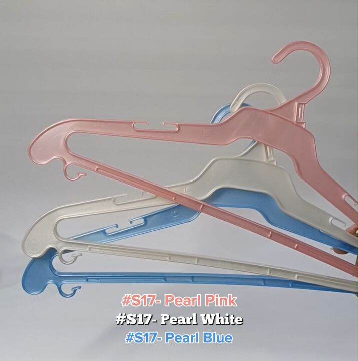 FUHO Plastic Laundry Hangers, 17 Inches, #S-17/B. 24pcs. Top Hanger ...