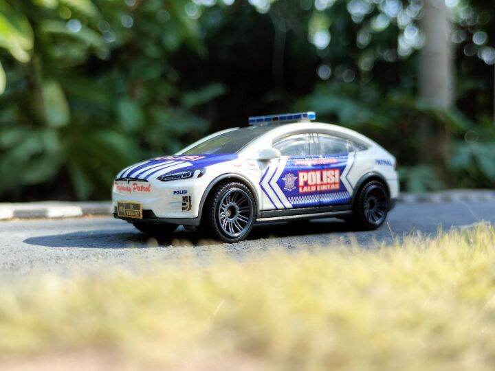 diecast miniatur Tesla skala 64 custom polisi patwal pjr | Lazada Indonesia