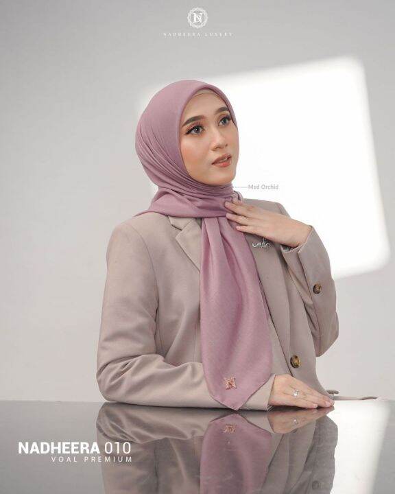 terbaru hijab segi empat polos voal nadheera luxury logo logon ND original nadheera luxury ND ...