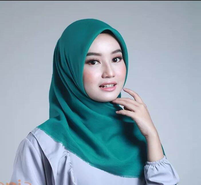 (TERBARU) kerudung segi empat saudia polos warna hijau botol tepi rawis | Lazada Indonesia