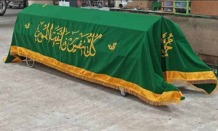 kain tutup penutup keranda full bordel bertuliskan kaligrafi arab kullu ...