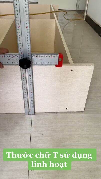 Thước chữ T là dụng cụ hữu dụng cho thợ mộc để vạch dấu, kẻ vẽ các ...