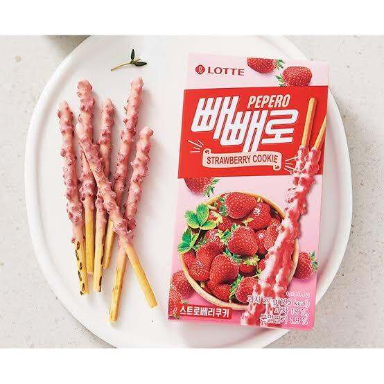 Pepero 32g (Korean Lotte Almond/Strawberry Pepero Chocolate Snack ...