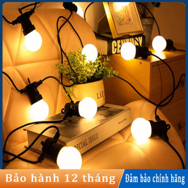 Bóng đèn bóng đèn vàng trang trí ngoài trời để tạo nên không gian ấm áp