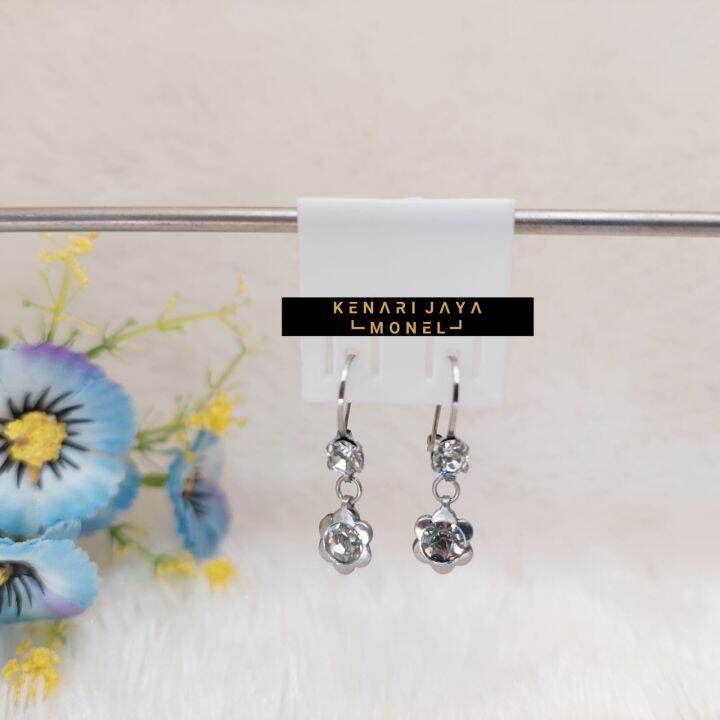 Anting bunga permata monel baja putih original | Lazada Indonesia