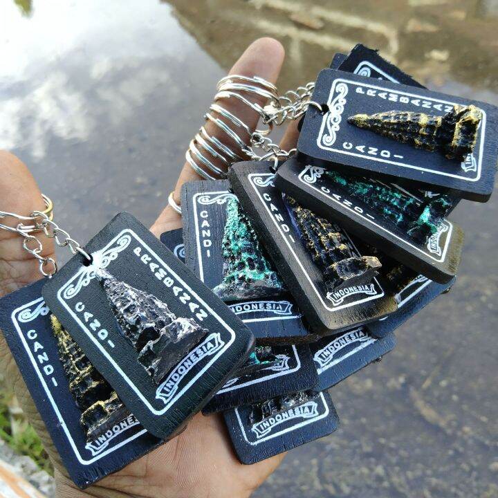 1 pcs gantungan kunci kayu khas Jogja motif candi Prambanan souvernir ...