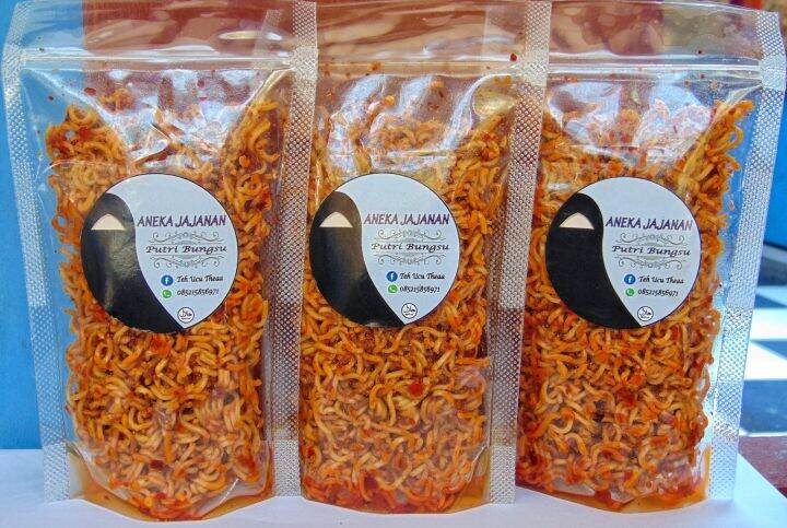 Mie kering/jajanan pedas / cemilan kekinian | Lazada Indonesia