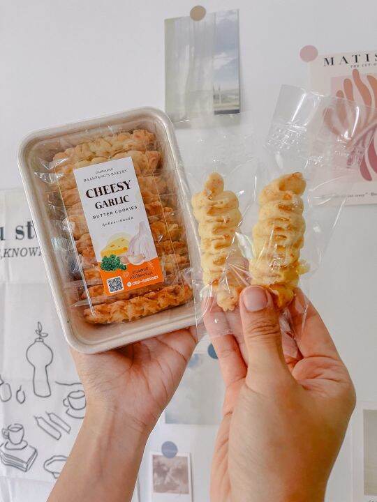 คุ้กกี้กระเทียมชีส Cheesy garlic butter cookies BaanPang’s Bakery บรรจุ ...