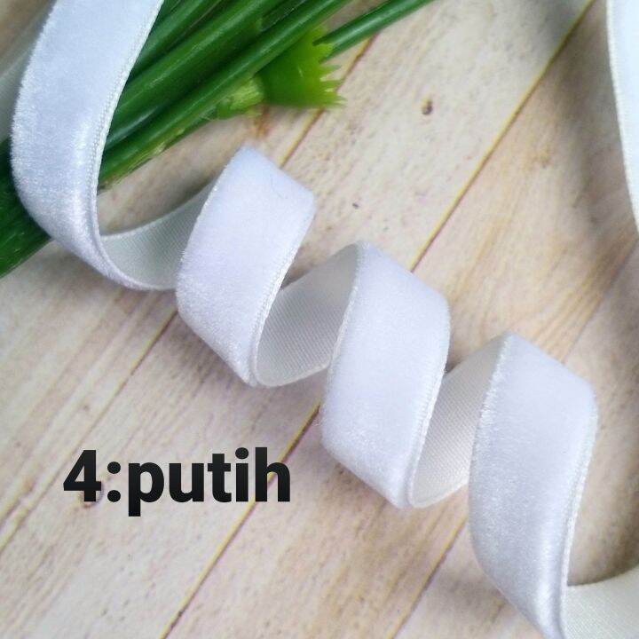 per rol 15 meter pita bludru/velvet warna putih lebar 1 cm | Lazada ...