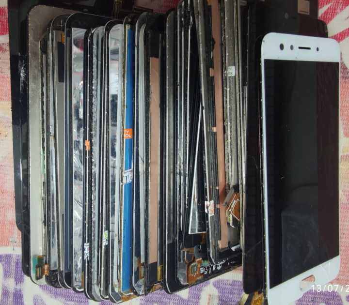 LCD BEKAS KILOAN/LCD ANDROID BEKAS BUAT BAHAN LEBURAN DLL | Lazada ...