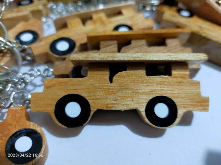 WOODEN JEEPNEY KEYCHAIN (NATURAL) | Lazada PH