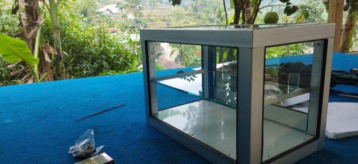 lemari etalase mini , ukuran P40 L25 T28 , bahan alumuminiun kaca 5 ...