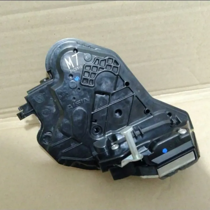 Door Lock Pintu Bagian Depan Mobil Toyota Innova Reborn Sebelah Kiri LH ...