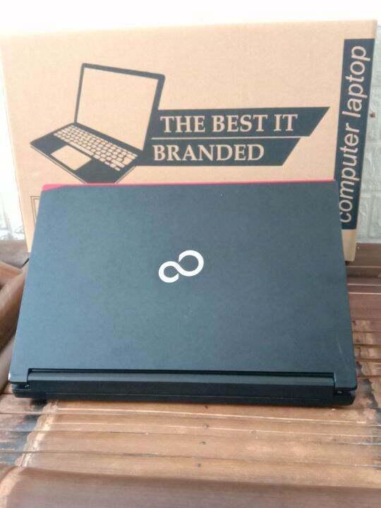 laptop Fujitsu core i5 gen7 , generasi tinggi ram dan SSD nya jg besar ...