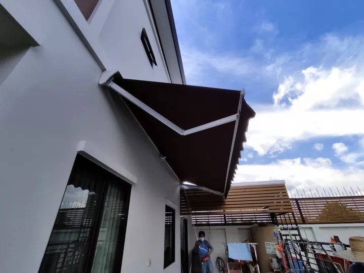 (ส่งฟรีทั่วประเทศ) กันสาดผ้าใบพับเก็บได้ มือหมุน Roofie รุ่น CLASSIC ...