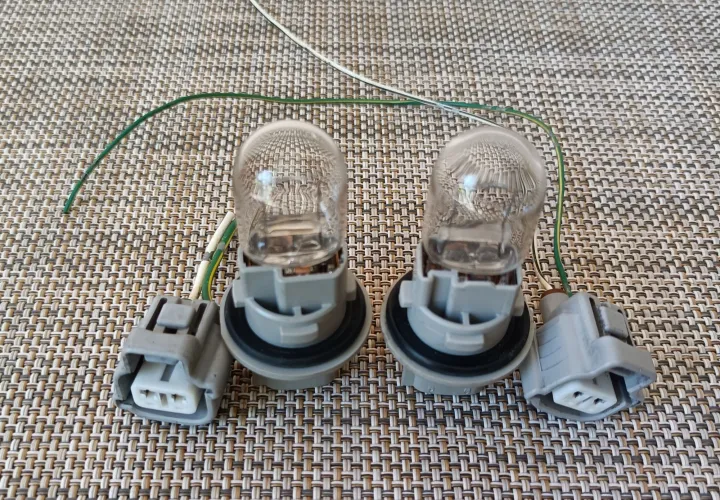 หลอดไฟเลี้ยว toyota T20 แบบขั้วเสียบมีปลั๊กให้(คู่ละ) (มือ2แท้ญี่ปุ่น ...