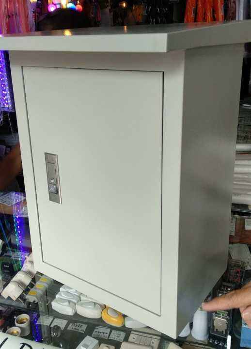 Box panel ukuran 40cmx30cmx20cm untuk di area luar outdoor ada topinya ...