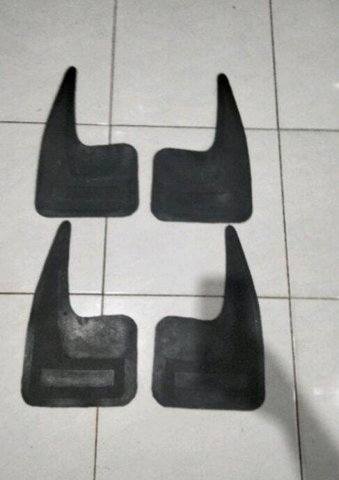 KARPET LUMPUR RODA MUD GUARD RODA MOBIL SEDAN POLOS, HARGA 1 SET 2 ...