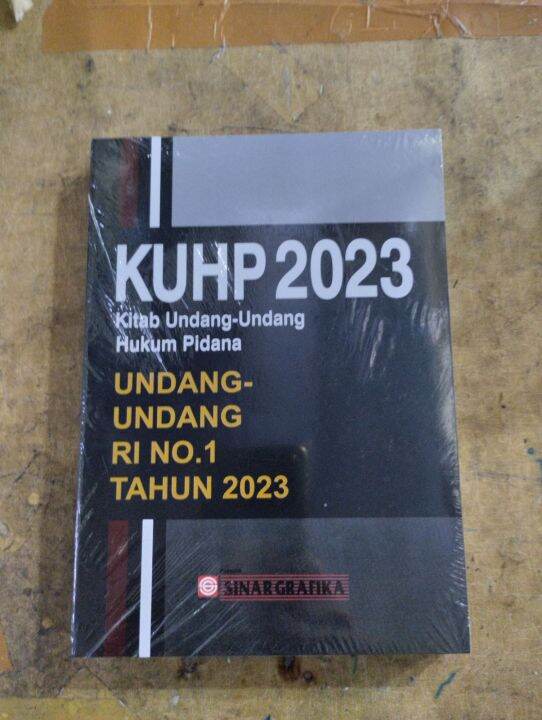 BUKU KUHP 2023 KITAB UNDANG UNDANG HUKUM PIDANA | Lazada Indonesia