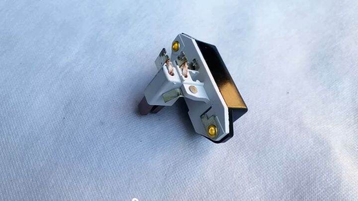 Ic Regulator Ic Alternator Mercy 12V Segiempat Universal - 7799 ...